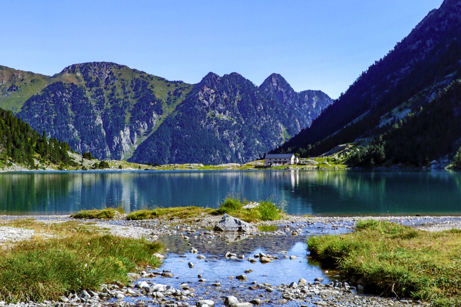 Les 7 lacs de montagne incontournables à explorer en France