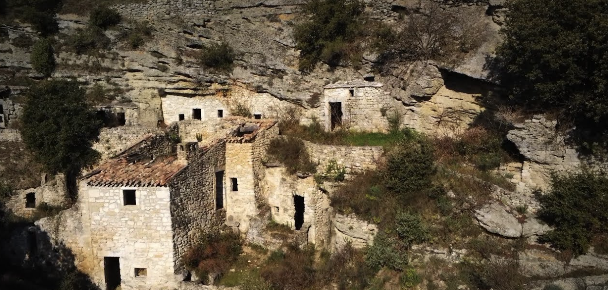 Les 5 villages troglodytes époustouflants à explorer en France